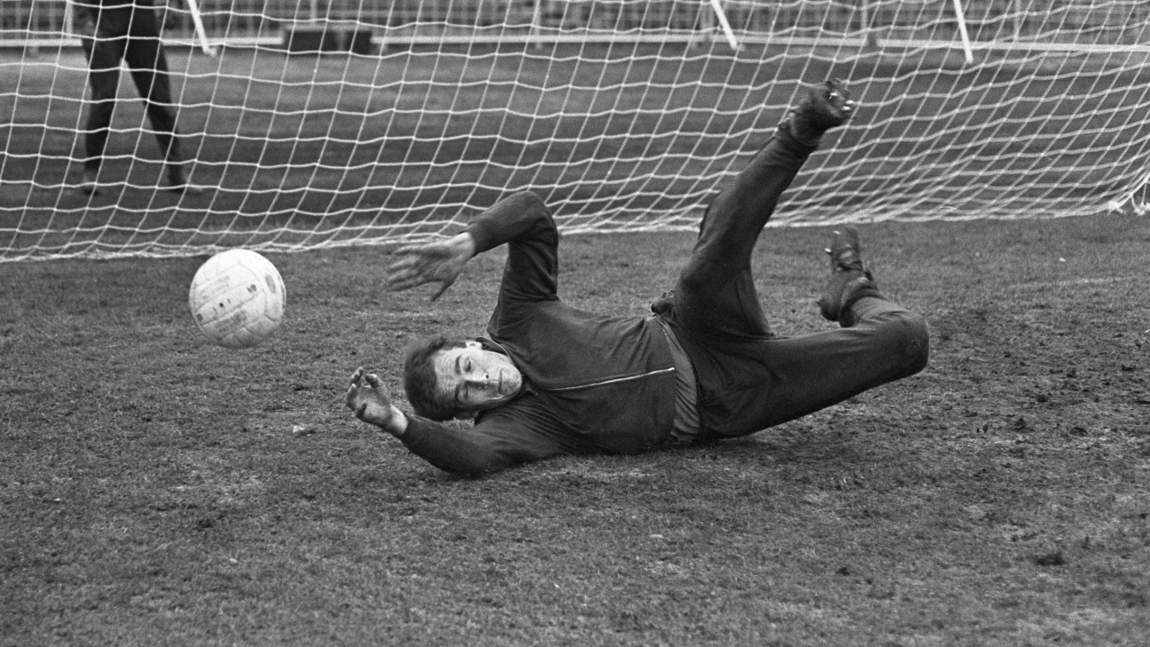 Why didn’t these goalkeepers win the Ballon d’Or? – Between the Sticks
